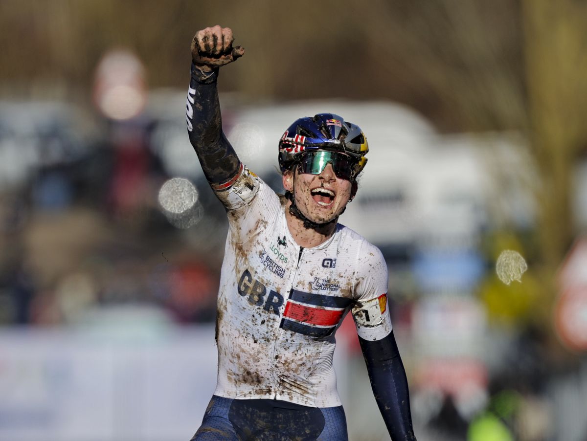 Zoe Bäckstedt survives 'a little bit of panic' to win under-23 cyclo ...