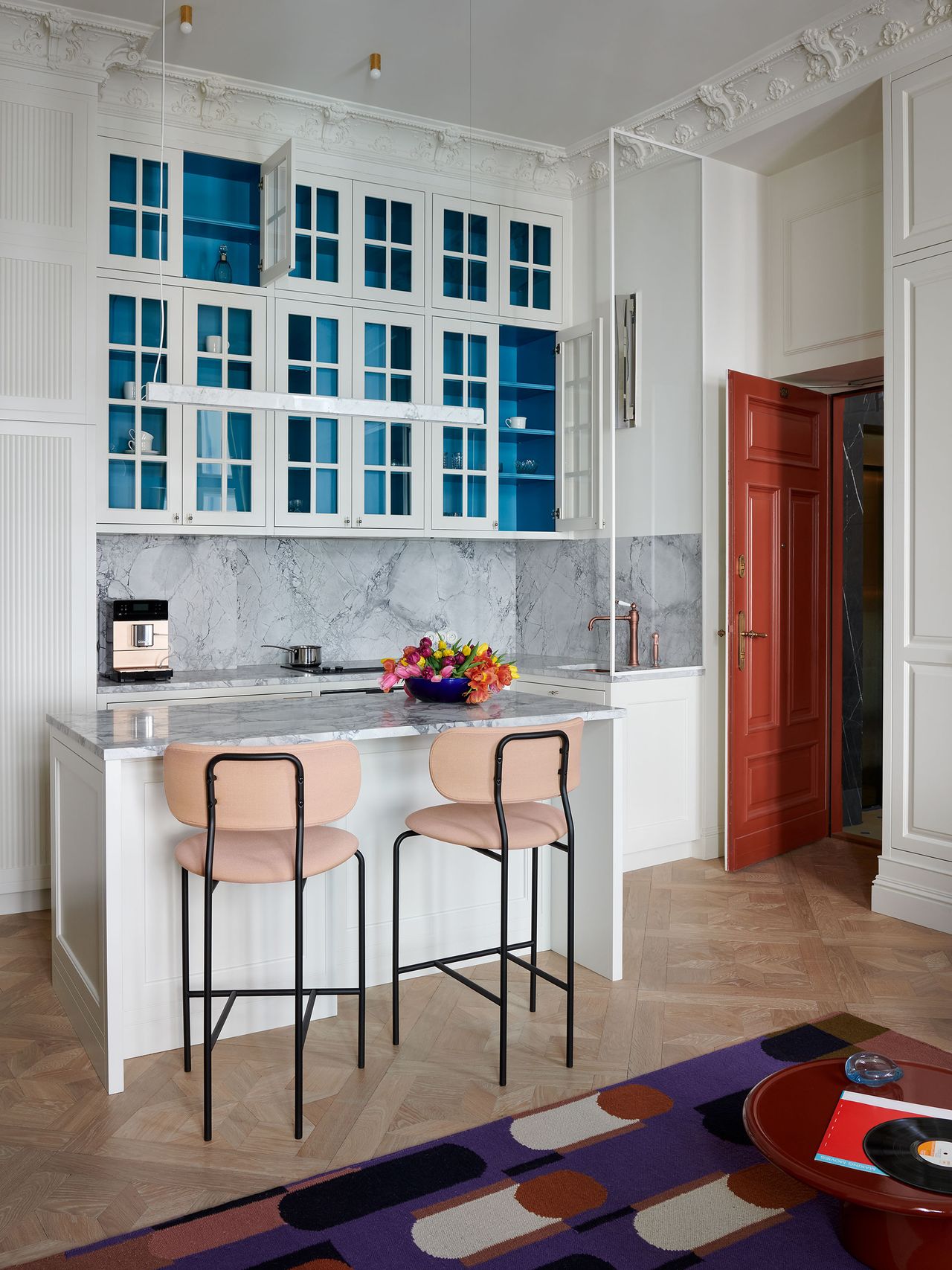 10 Glass Kitchen Cabinet Ideas to Make a Space Feel Bigger | Livingetc