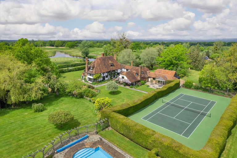 A 600-year-old Kent mansion that was the happy refuge of a King in ...