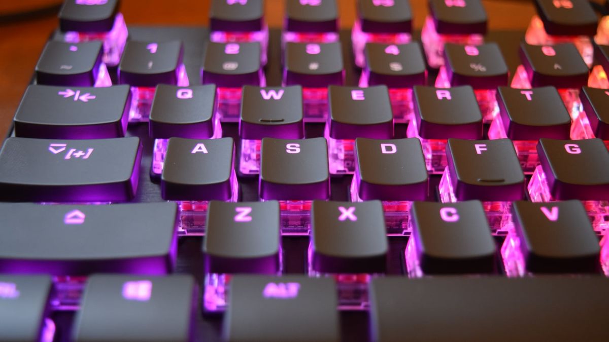 Roccat Vulcan TKL Pro Gaming Keyboard Review: Optical Titan | Tom's ...