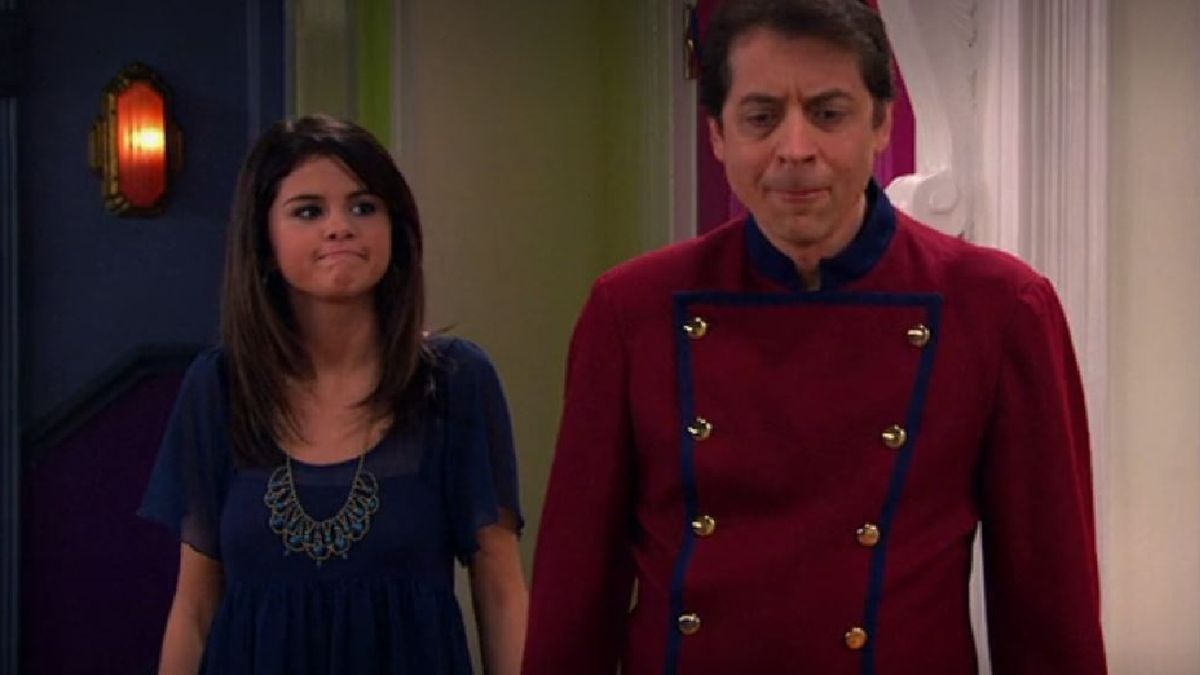 Wizards Of Waverly Place: 10 Things That Didn't Make Sense In The ...