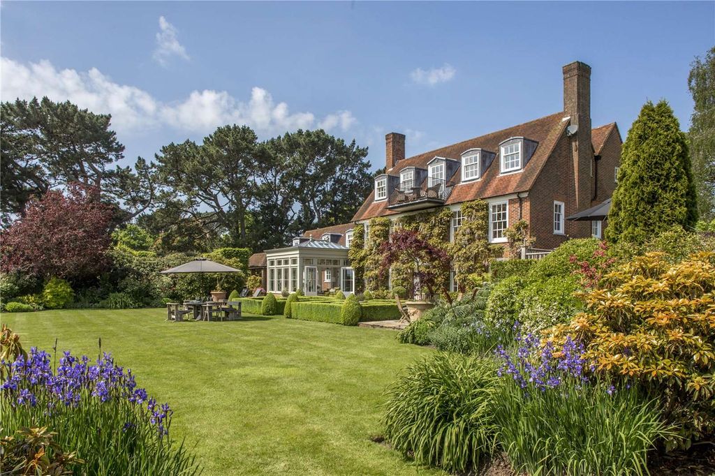 A vanishingly rare chance to buy one of the finest homes in Lymington ...