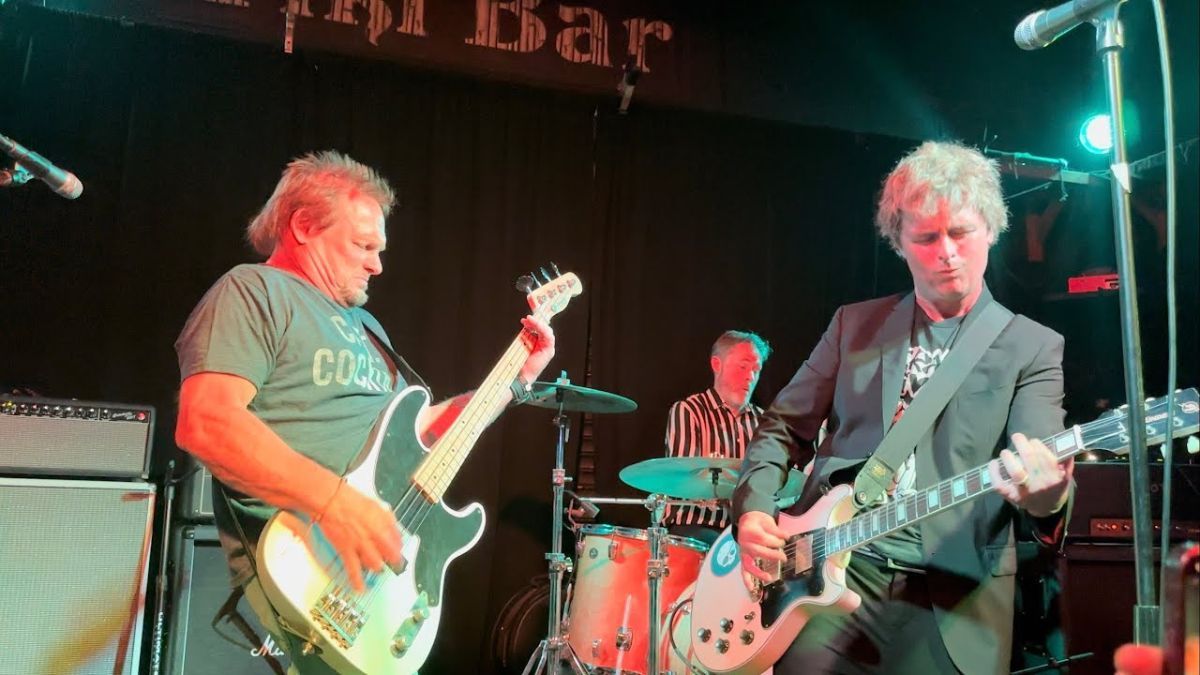 Billie Joe Armstrong plays Van Halen hits with Michael Anthony | Guitar ...