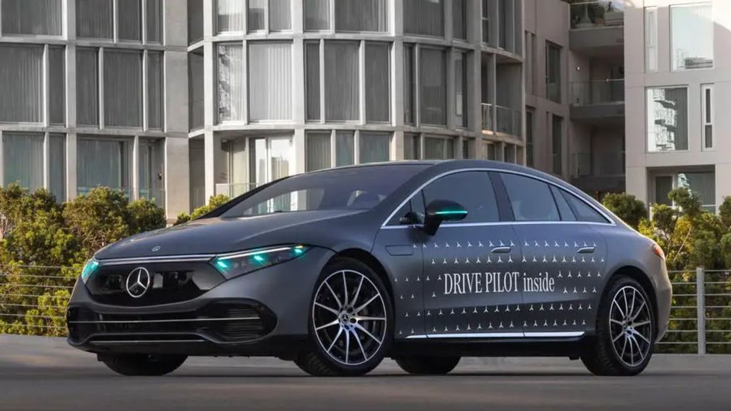 Mercedes is adding turquoise lights to cars that drive themselves ...