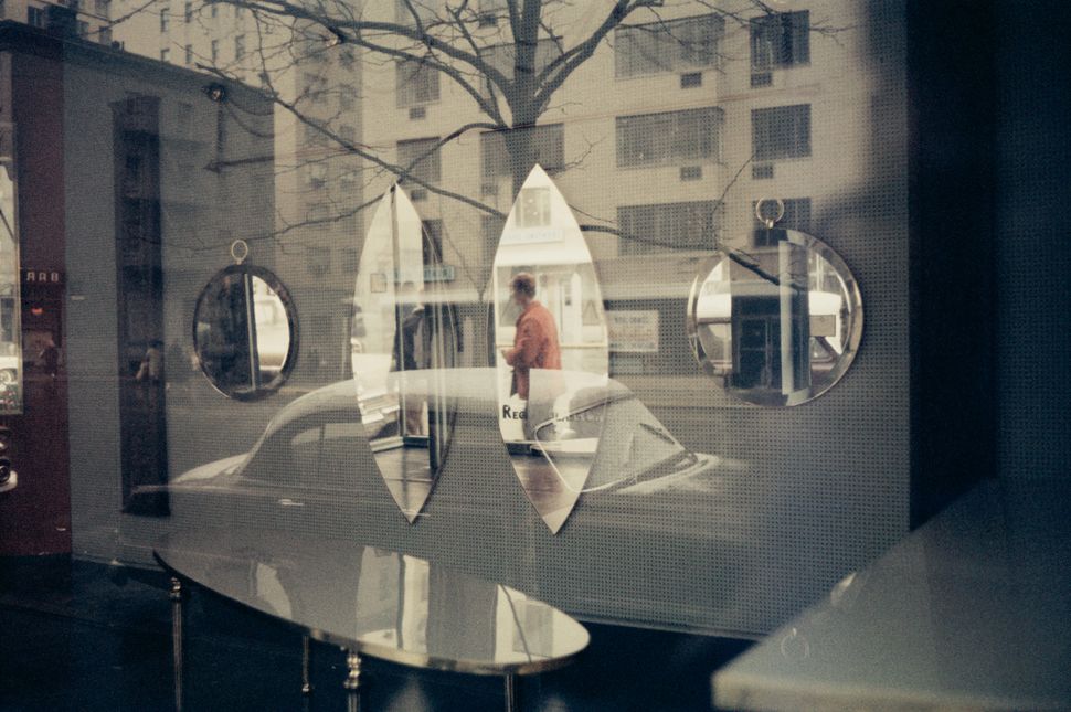 Saul Leiter: Unseen work from pioneer of street photography released in ...