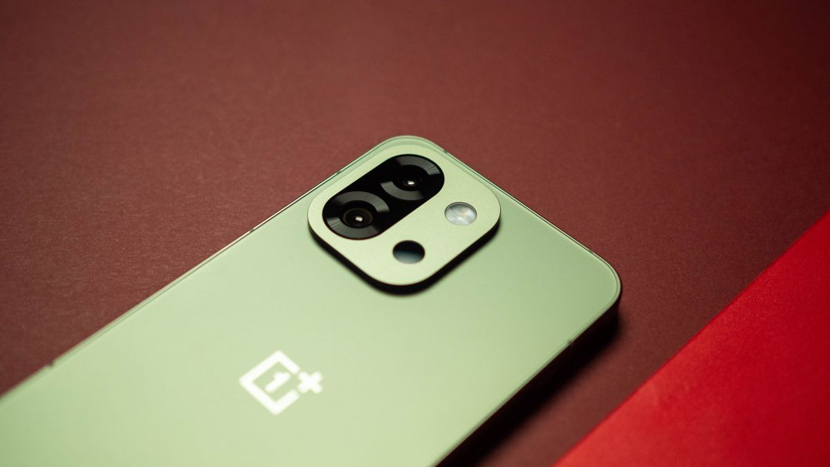 OnePlus 13s review: The compact iPhone clone you never wanted | Android ...