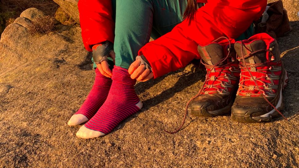 Repairing socks: how to do it quickly and simply | Advnture