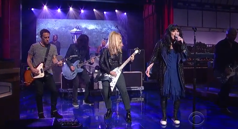 Foo Fighters and Heart's Ann and Nancy Wilson "Kick It Out" on ...
