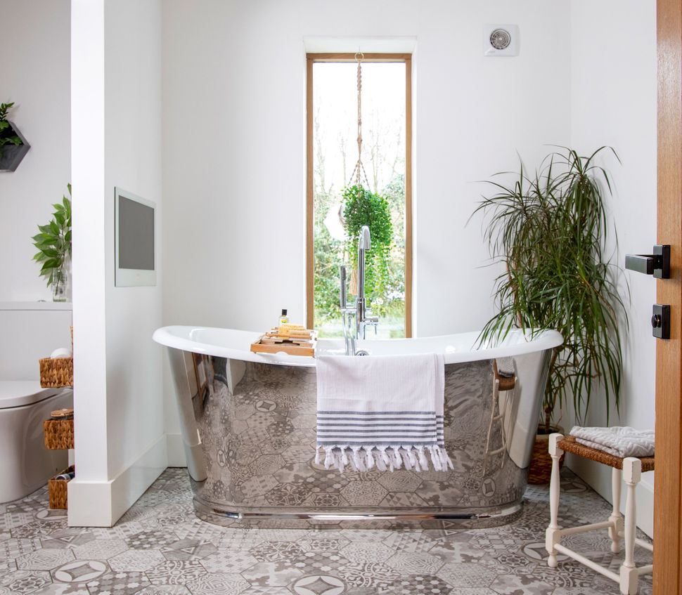 20 Bathroom Window Ideas for a Naturally Bright Space | Homebuilding
