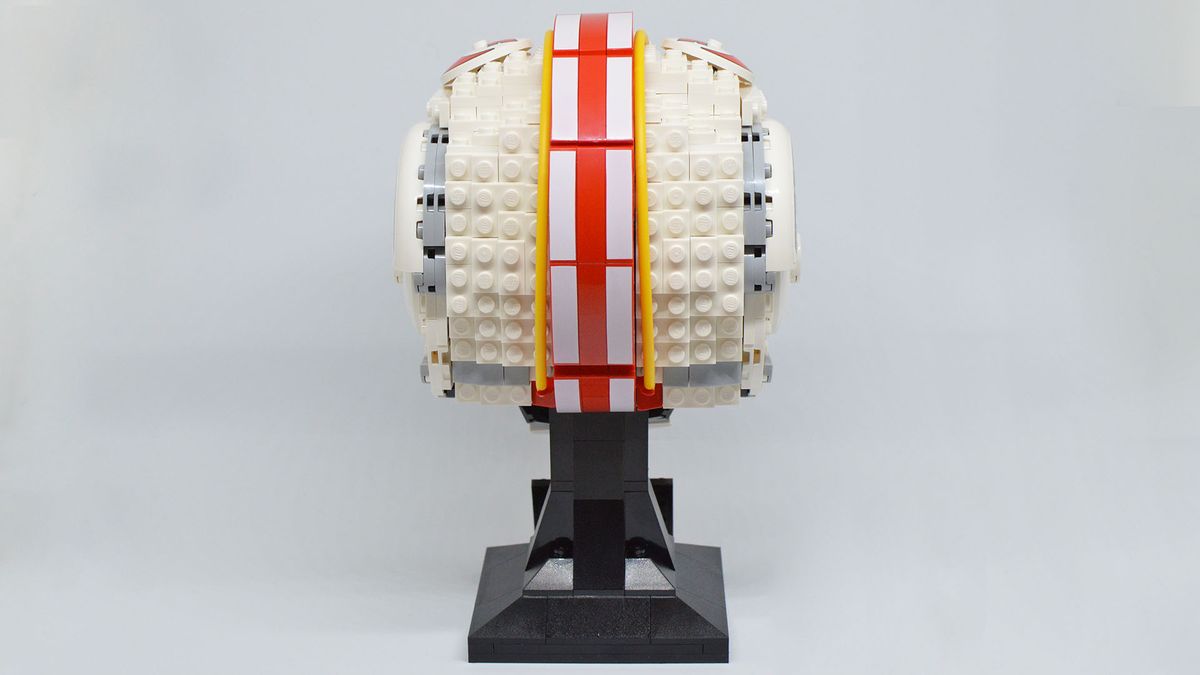 Lego Star Wars Luke Skywalker (Red Five) Helmet review | Space