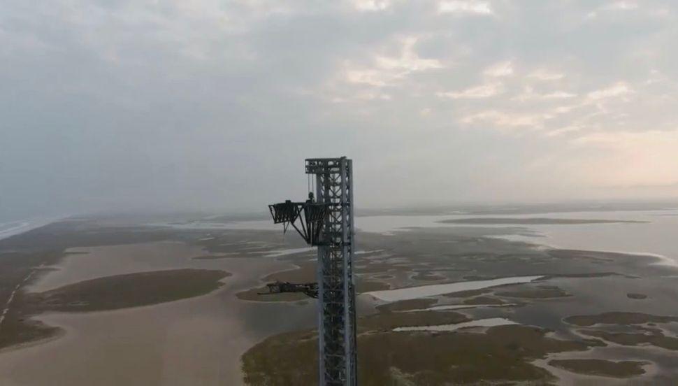 Elon Musk unveils SpaceX launch and catch tower for Starship Mars ...