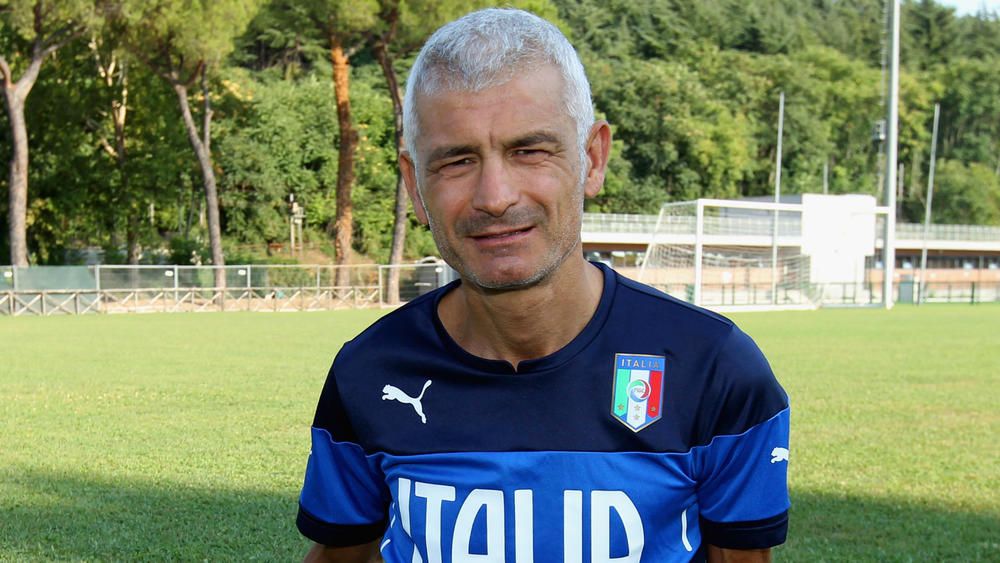 Ex-Juventus star Ravanelli wants Dundee job | FourFourTwo