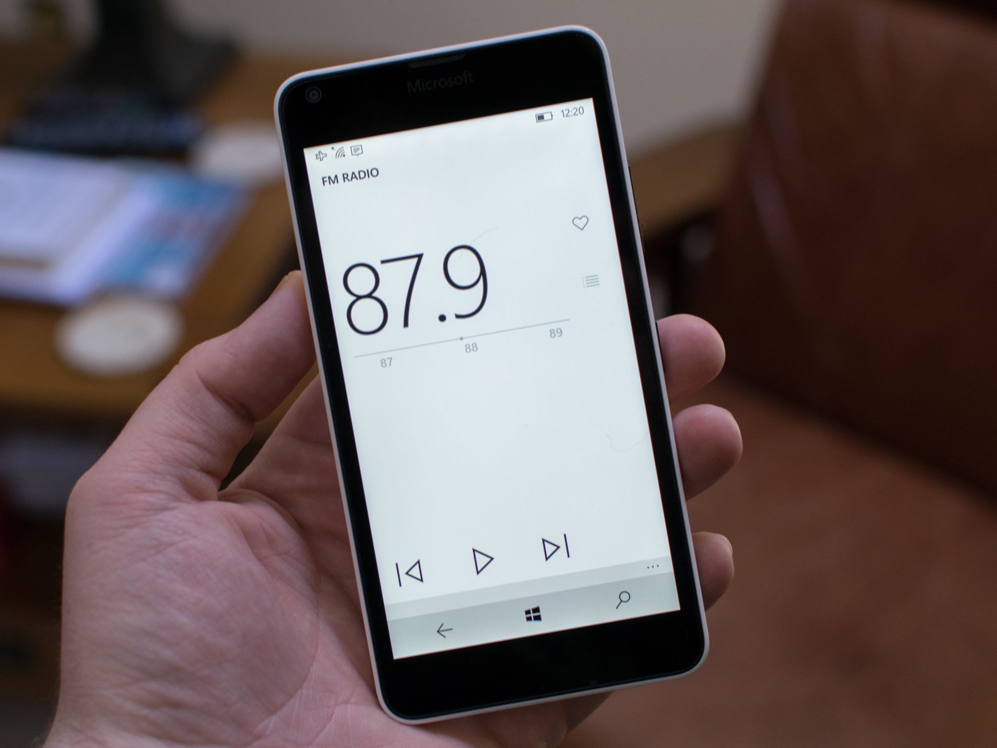 Microsoft confirms FM Radio app removal from Windows 10 Mobile ...