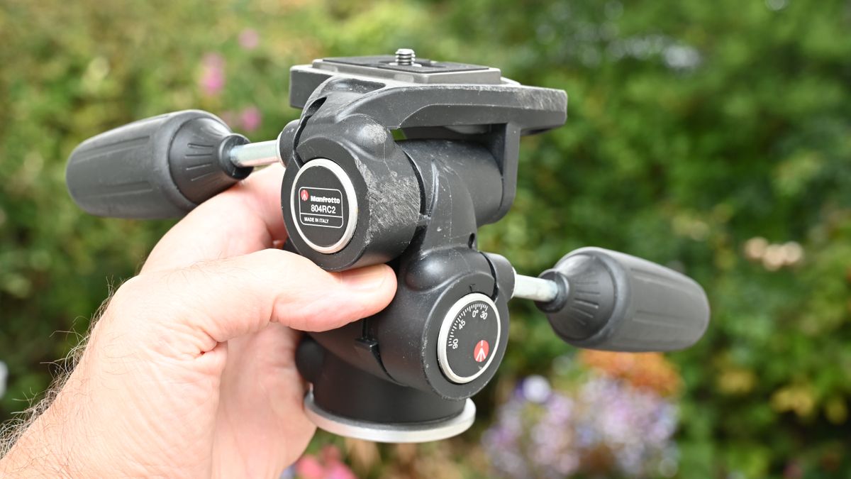 Manfrotto 804 3-way head review: tripping the plastic fantastic ...