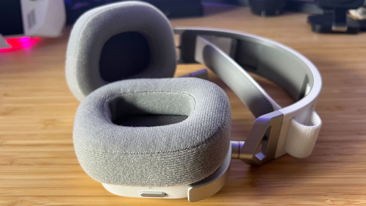 Corsair HS80 Max review: "does exactly what a mid-range headset should ...