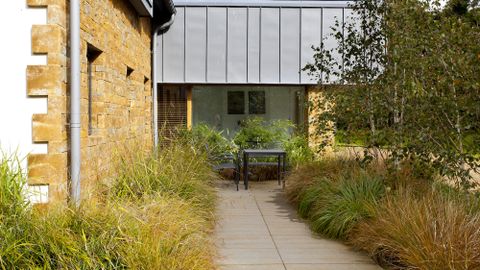 Path edging ideas: Tidy a garden walkway with smart designs | Homebuilding