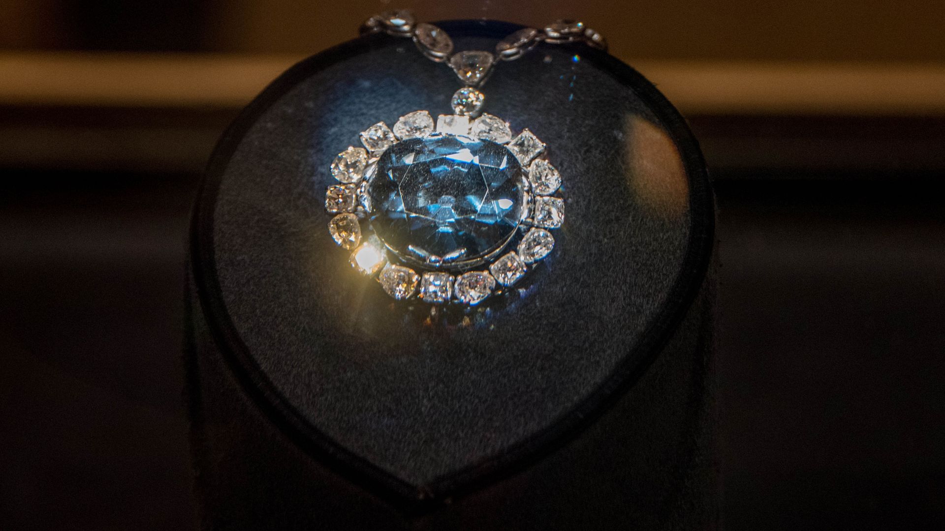 Scientists may have pinpointed the true origin of the Hope Diamond and ...