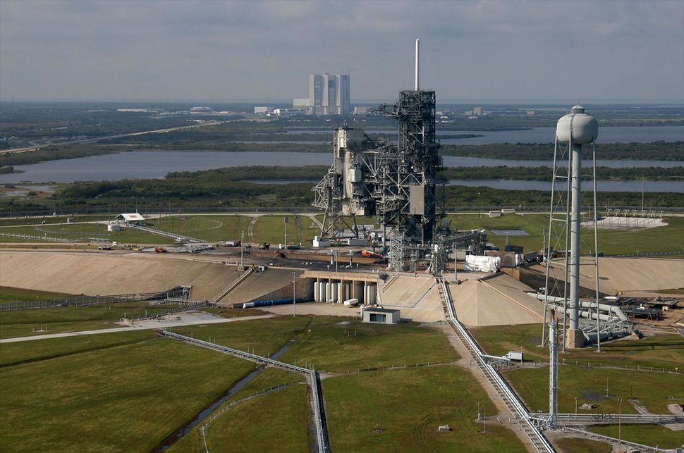 NASA to Lease Historic Launch Pad for Use by Commercial Rockets | Space