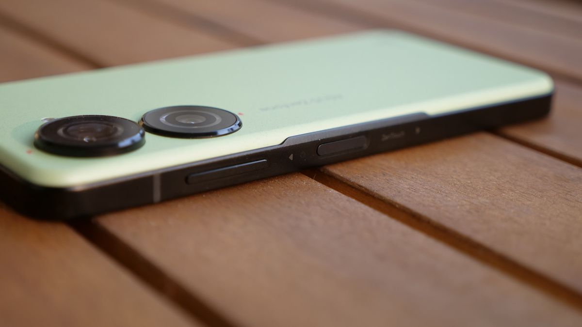 Asus Zenfone 10 review: A mighty mini phone | Laptop Mag