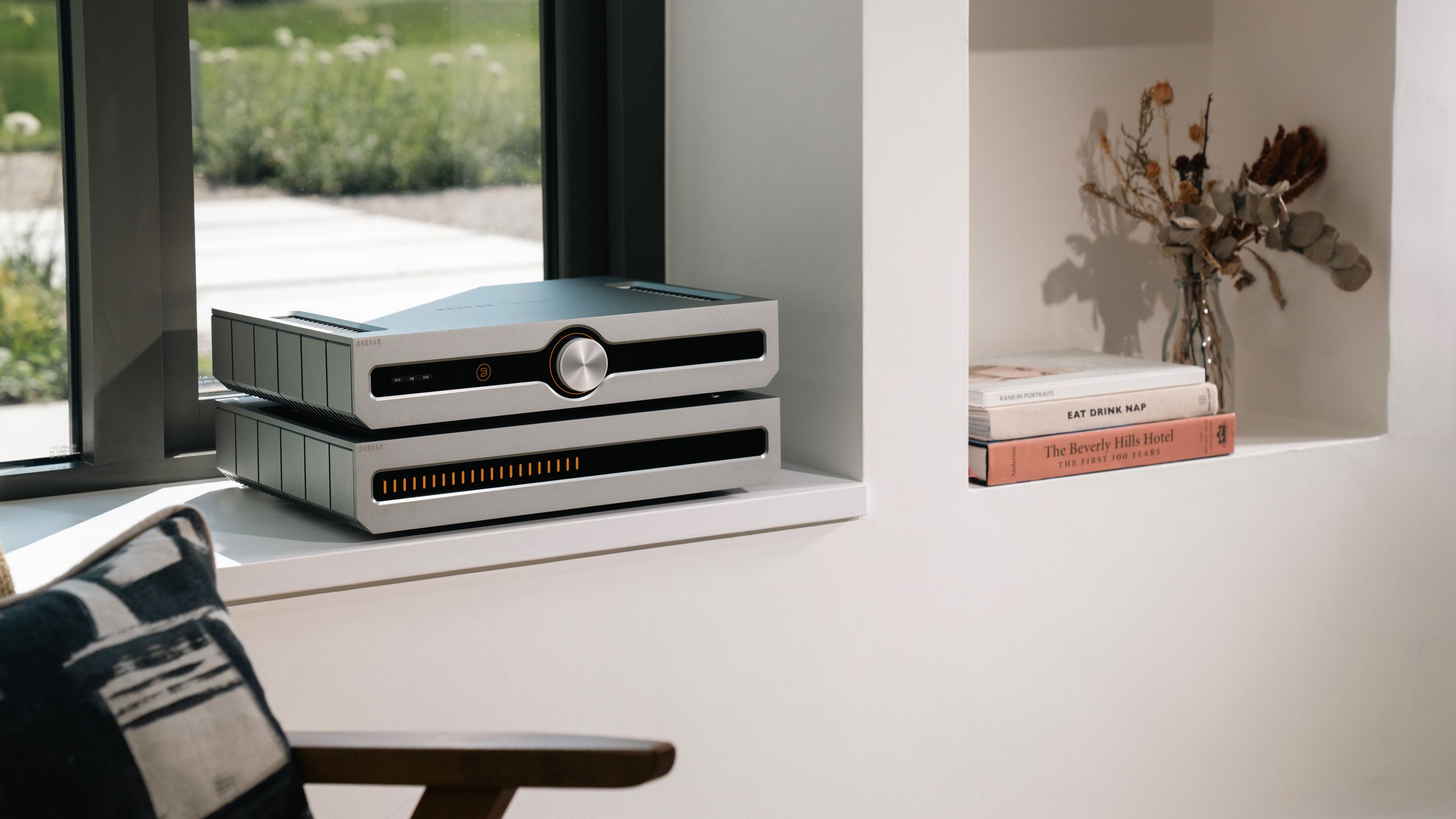 Roksan's range-topping amplifier duo promise "breathtaking musicality ...