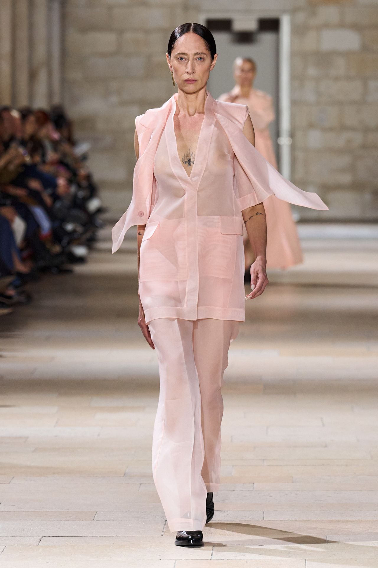The “Barely-There” Look Is Back—5 Ways To Master The Minimalist, See ...