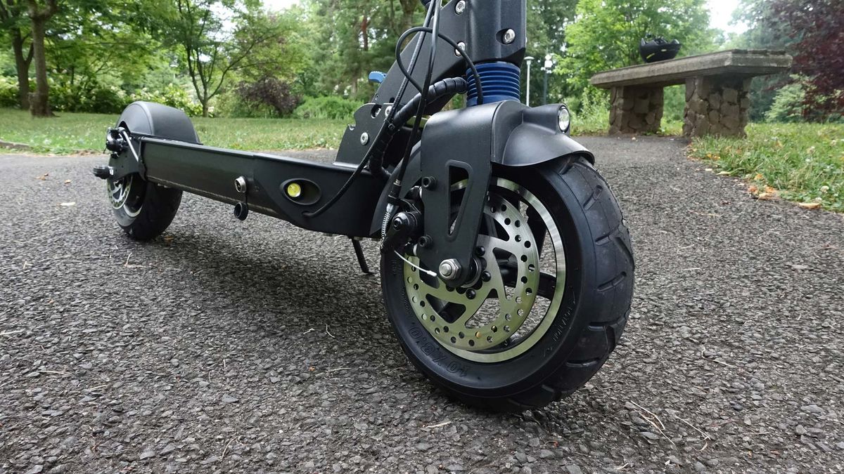 Apollo Explore electric scooter review | Tom's Guide