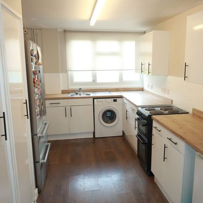 See how a savvy DIY-er transformed a dull, wooden kitchen with £3 paint ...