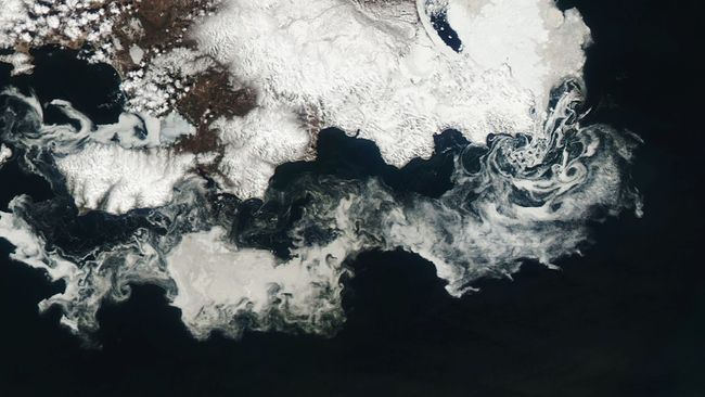 Ethereal ice swirls dance around Arctic peninsula in stunning new ...
