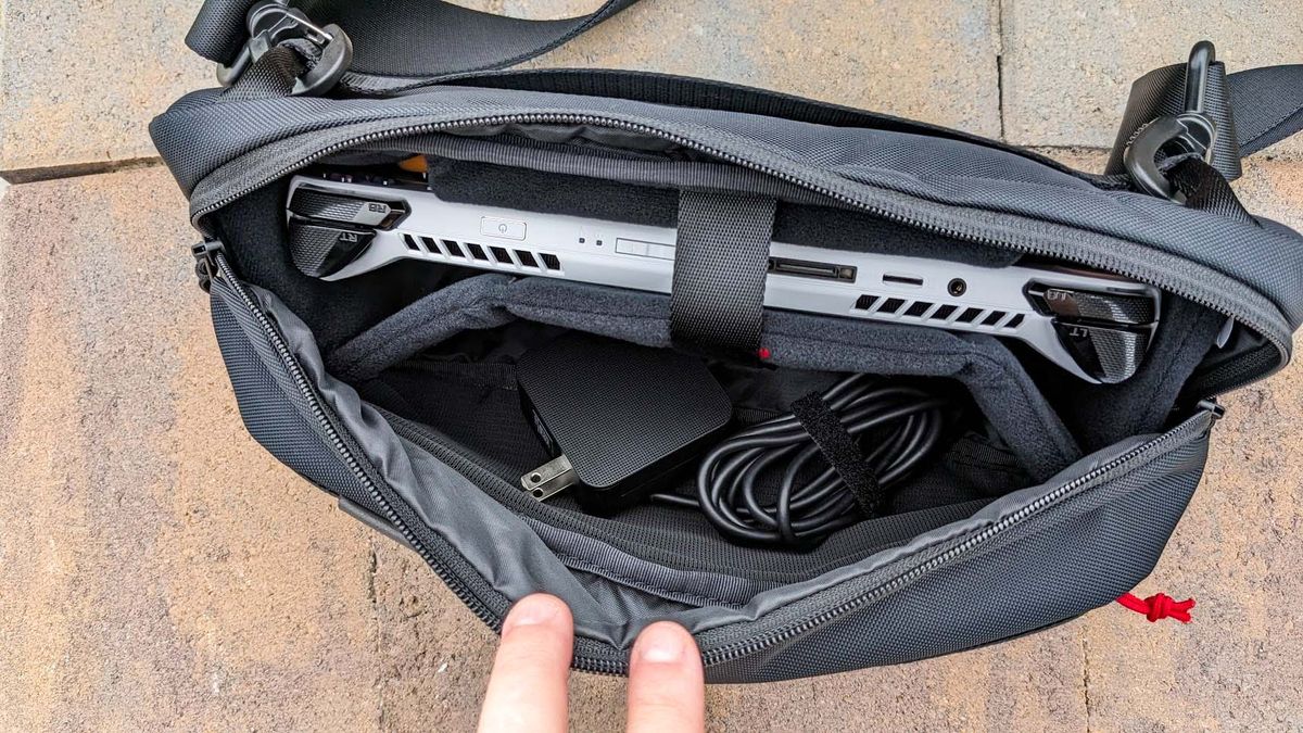 Tomtoc Arccos-G47 Travel Bag review: Great for handhelds | Windows Central