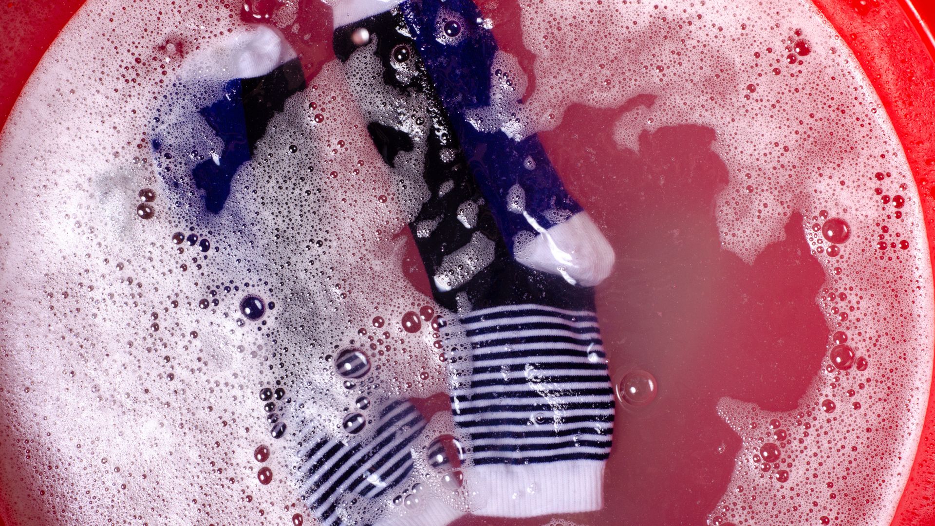 How to wash waterproof socks: a quick guide | Advnture