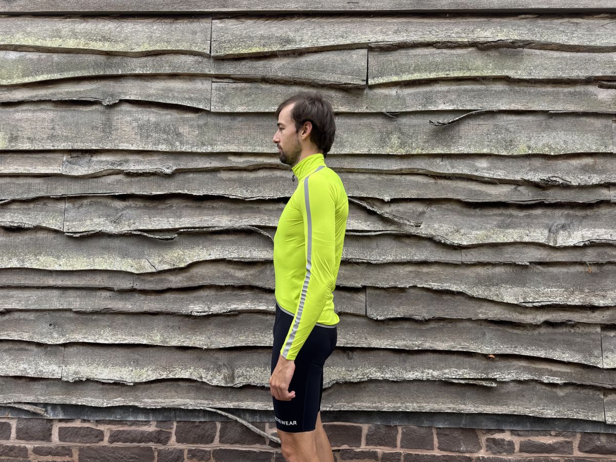 Castelli Ultra Rain Cape review: Fits like a jersey, but lacks ...