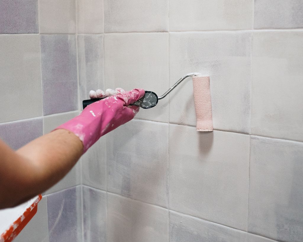 How to paint bathroom tile in five easy steps | Real Homes