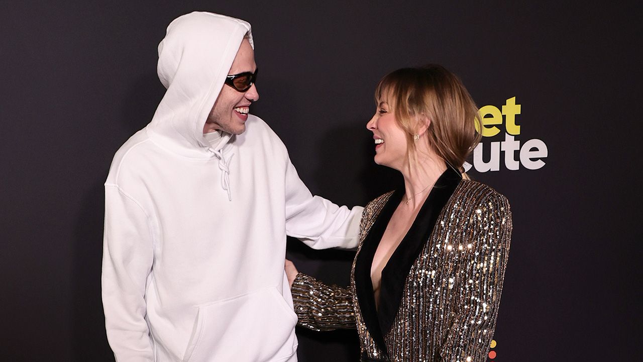 Kaley Cuoco Takes A Crack At Pete Davidson For Wearing A Hoodie And ...