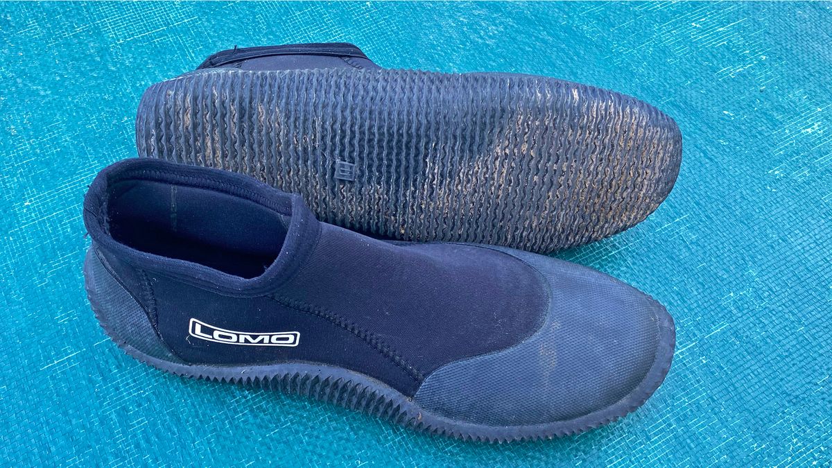 Lomo 3mm Wetsuit Booties review | Advnture