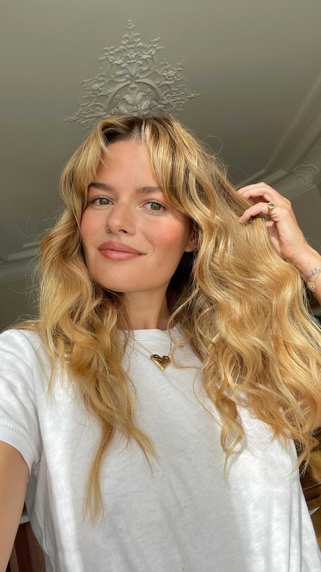 21 Stylish Eyebrow-Framing Fringe Hairstyles I'm Taking To The Salon ...