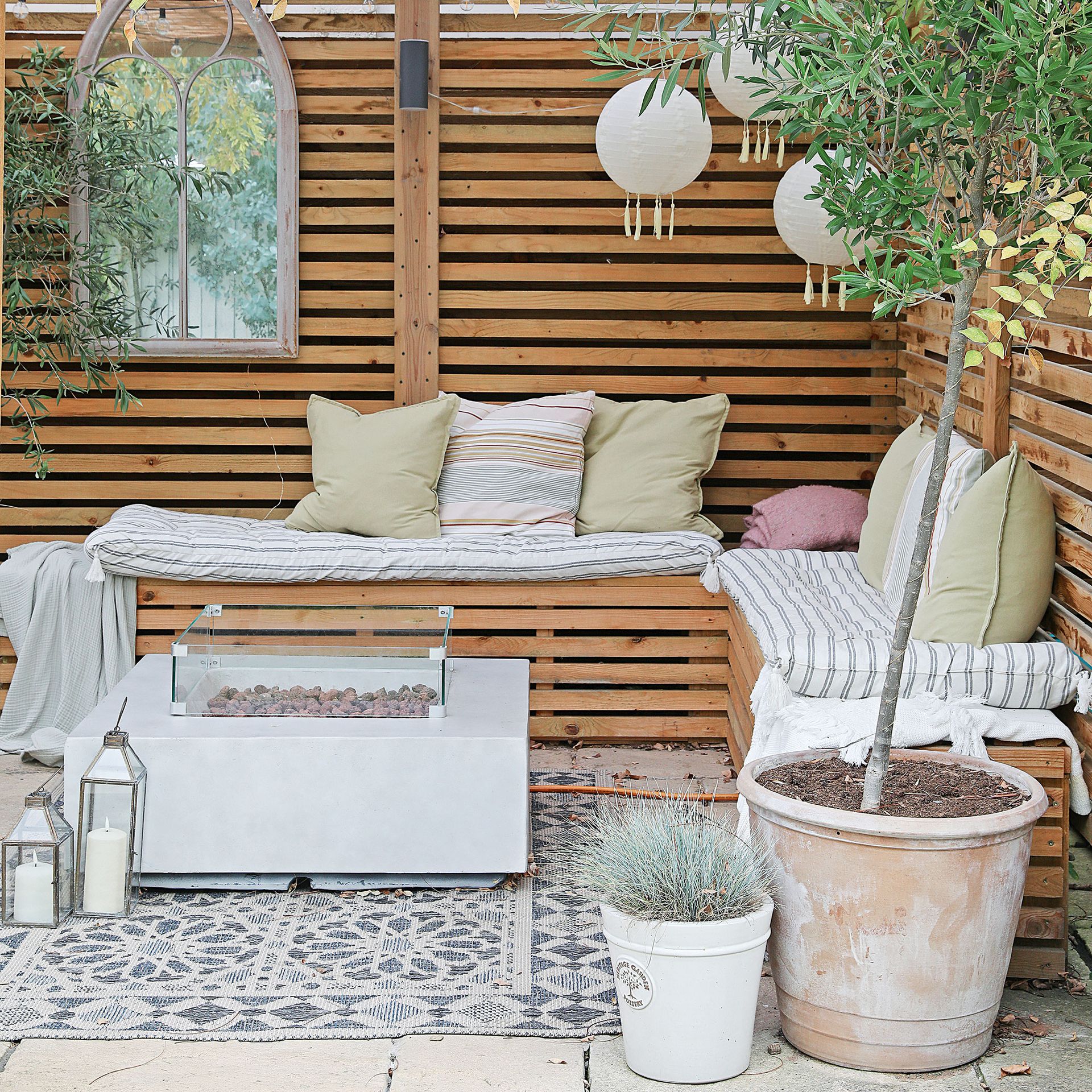 How to arrange pots in the garden - 5 things to consider | Ideal Home