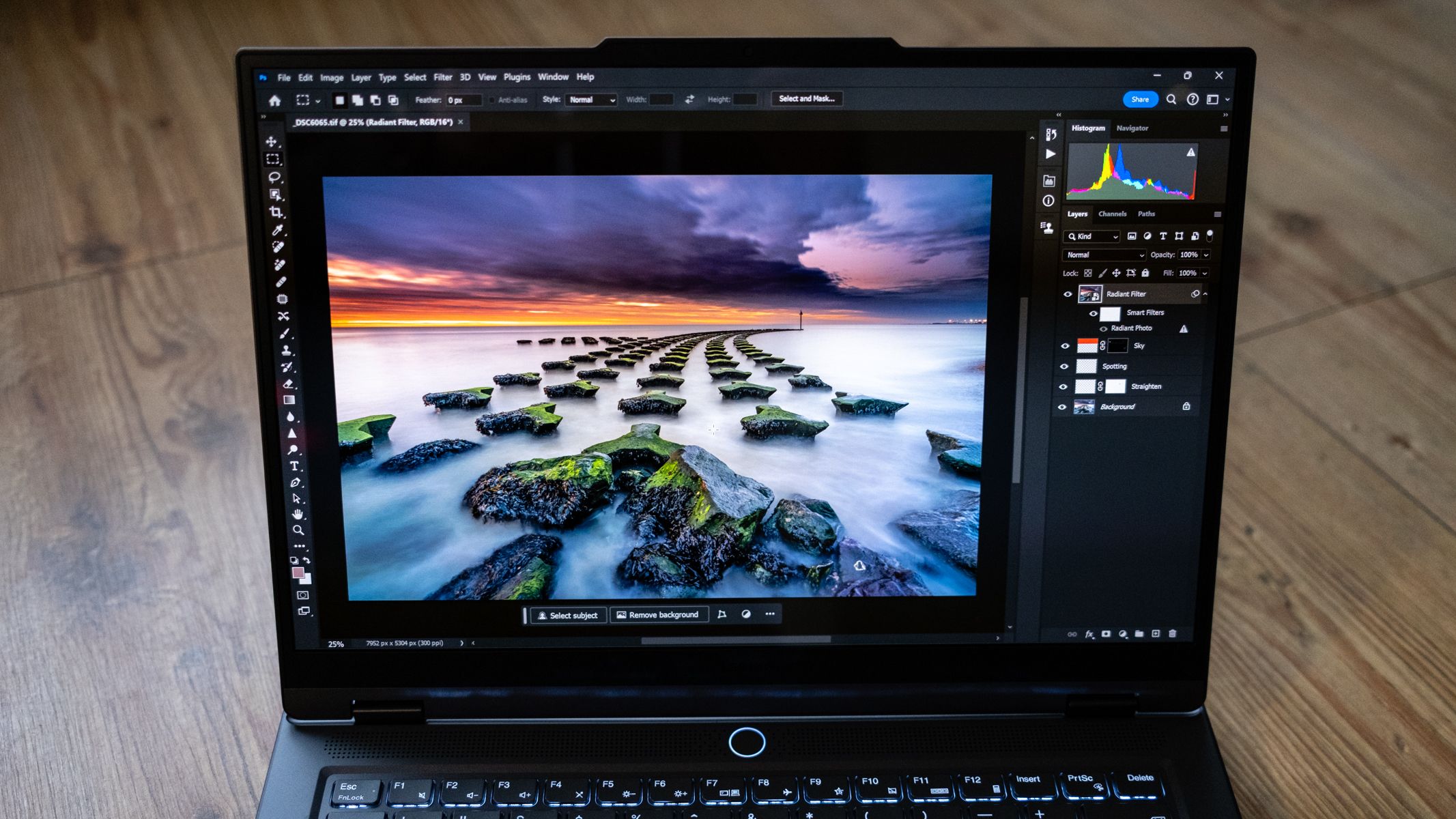 "I wouldn't touch a Macbook Pro with a bargepole" says laptop expert ...
