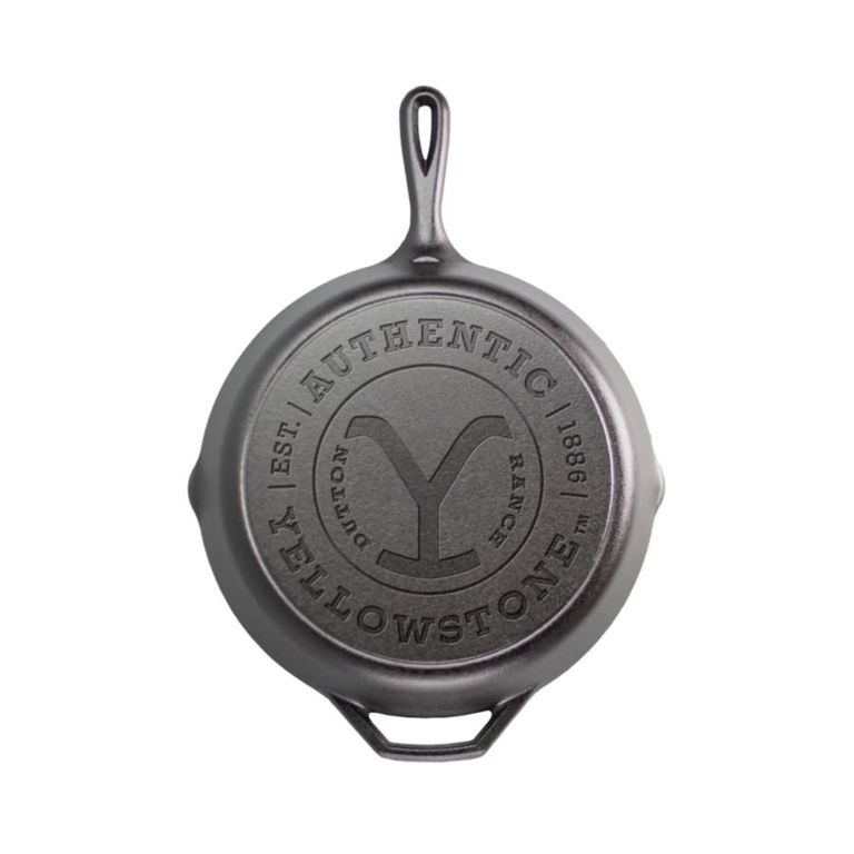 How to reseason a cast iron skillet in 4 steps | Livingetc