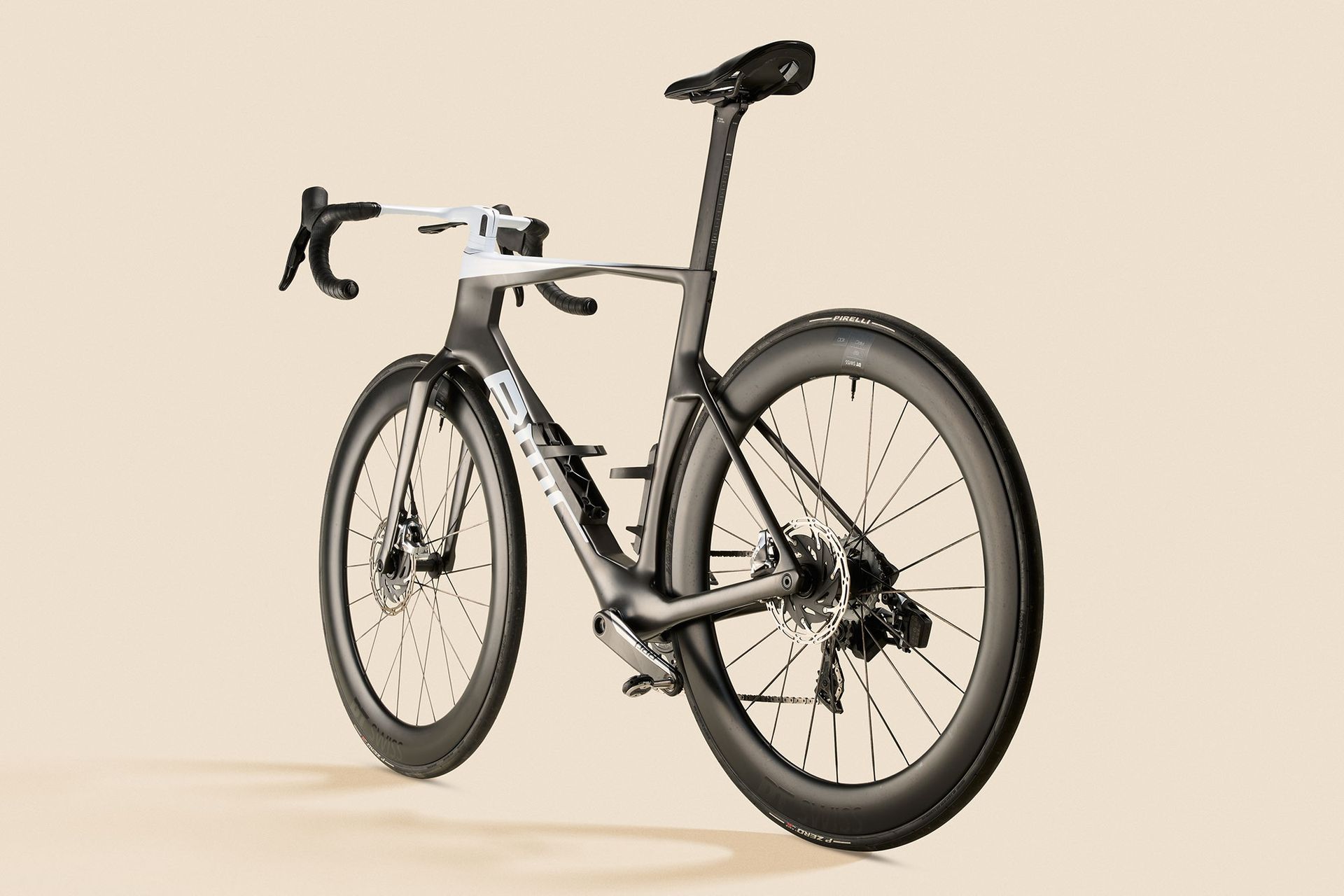 BMC Teammachine R 01 ONE review: very fast on smooth tarmac, built with ...