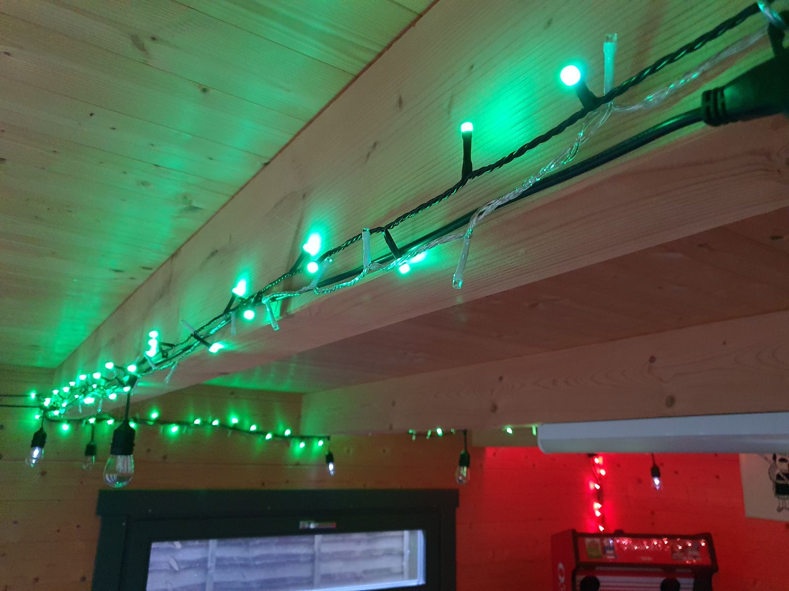 Philips Hue Festavia (1st gen) review: the ultimate smart home string ...