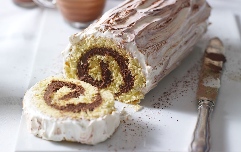 Vanilla Yule log cake | Baking Recipes | GoodtoKnow