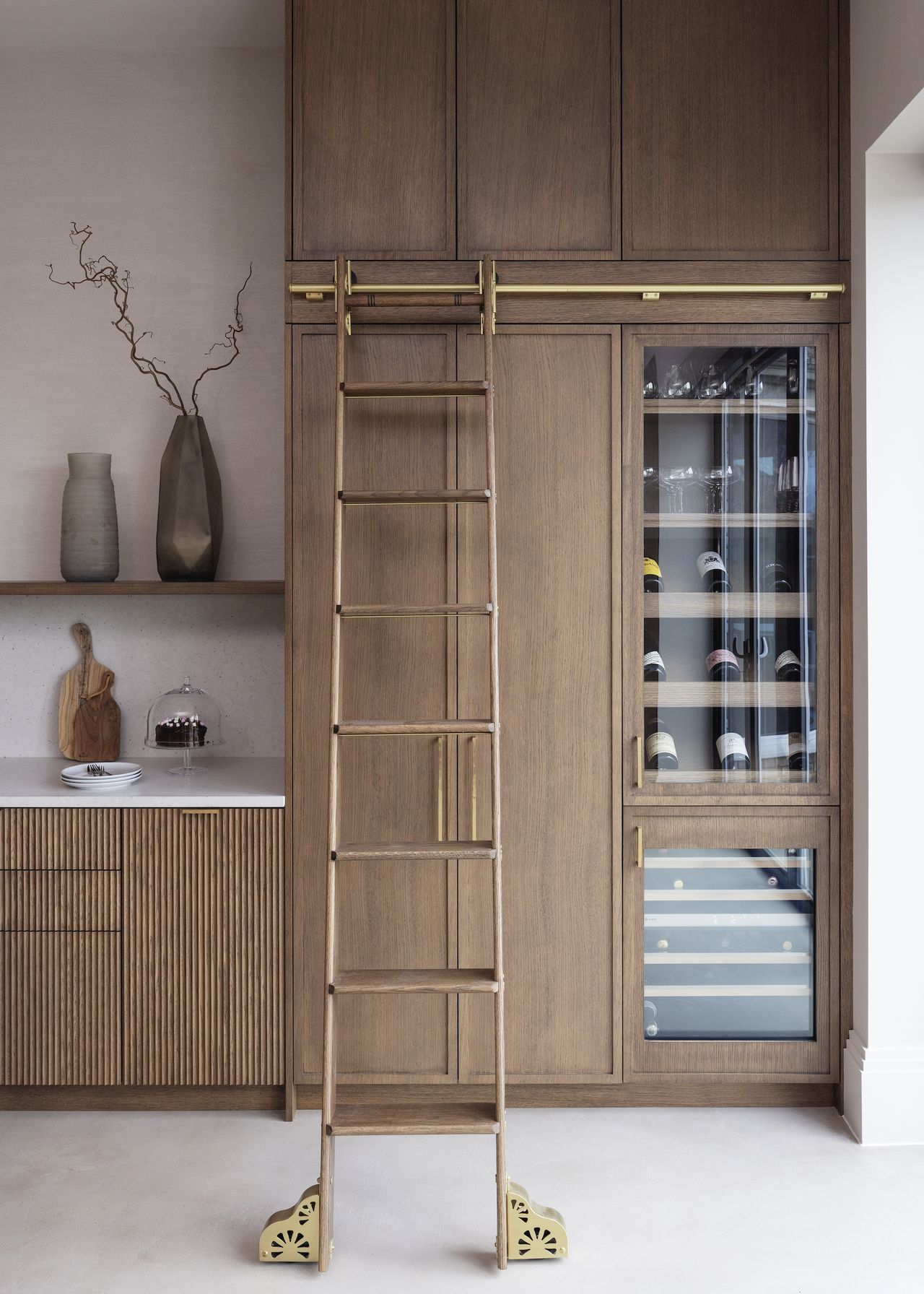 10 Ladder Kitchen Cabinet Ideas to Make More of High Storage | Livingetc