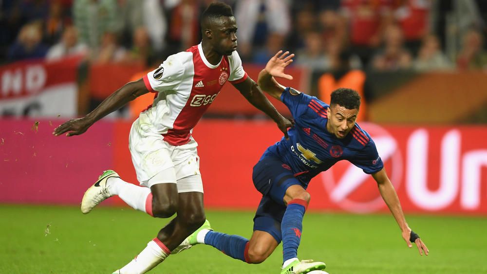 Ajax defender Sanchez would love to play for Barcelona | FourFourTwo