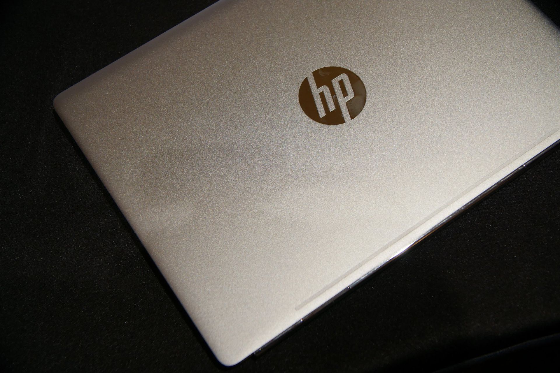 HP's gorgeous EliteBook Folio takes on the MacBook on Laptop Mag and ...