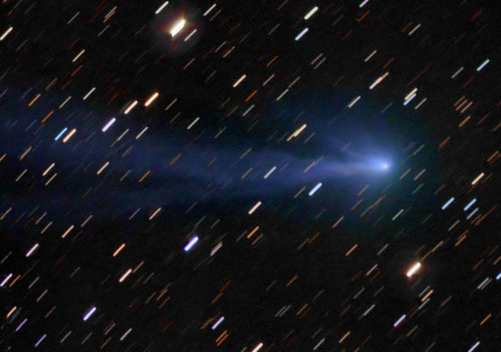 Rare Carbon-Monoxide Comet Turns Blue in Stunning Deep-Space Photos | Space