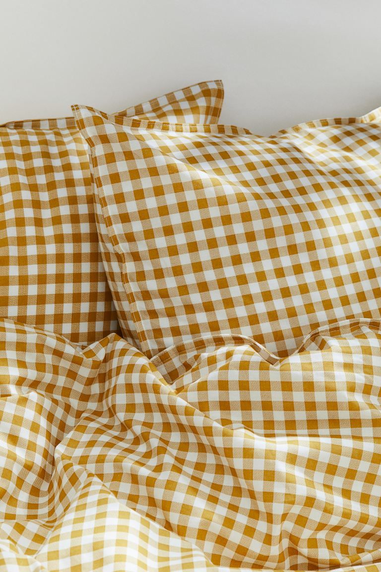 9 Best H&M Bedding Sets To Buy: From Neutral To Colorful | Livingetc
