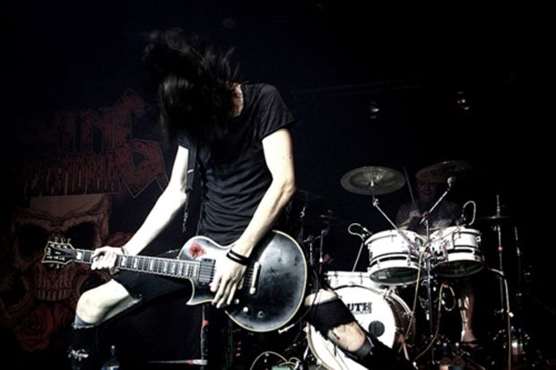 Asking Alexandria's Cameron Liddell Reports from Warped Tour | Guitar World