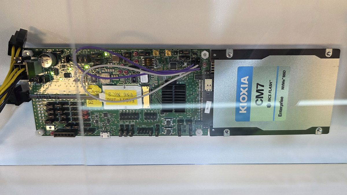 Kioxia demos optical SSD, boasts of high performance and 30m+ cabling | Tom's Hardware