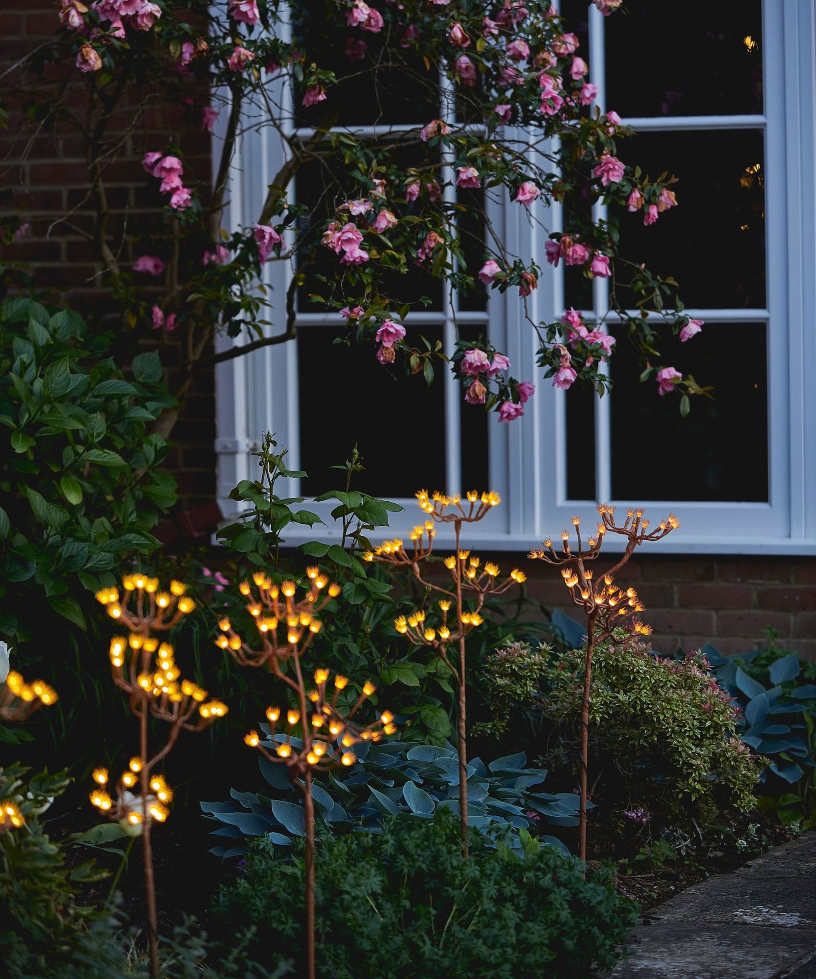 Best solar garden features to enhance your outdoor space | Homes and ...