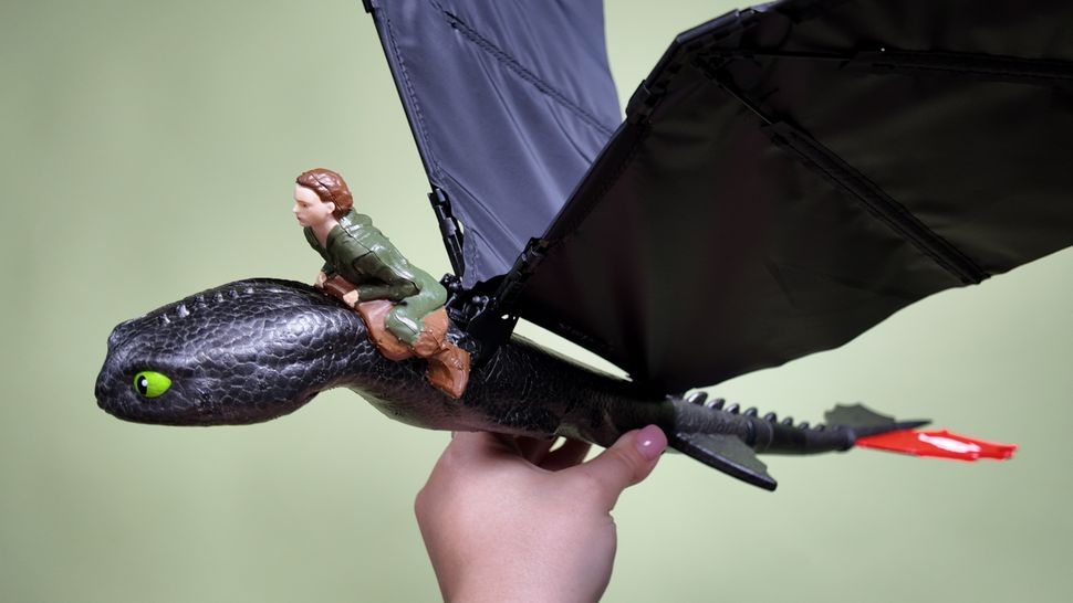This new How to Train Your Dragon toy made me feel like a Night Fury ...